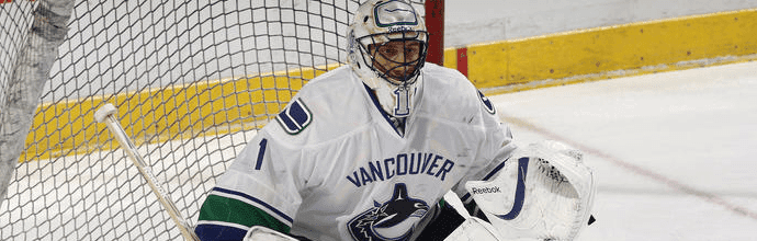 Roberto Luongo steps down as captain, effectively avoiding blame