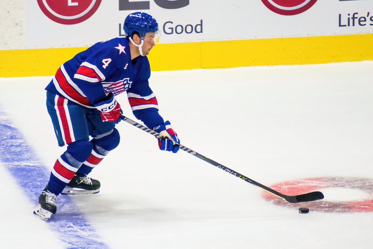 Senators sign Garrett Pilon and Jeremy Davies
