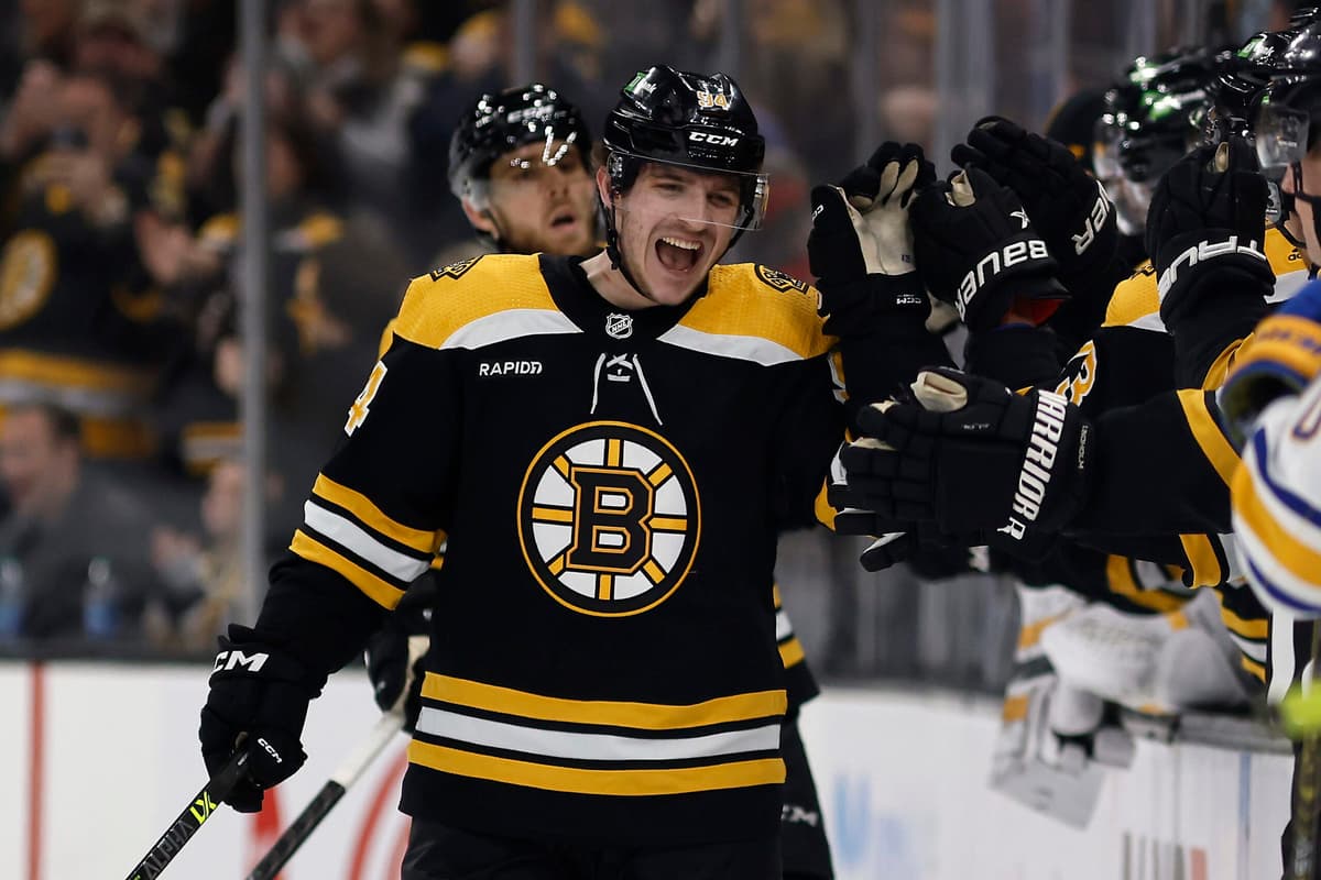 Boston Bruins re-sign Jakub Lauko and Kyle Keyser to NHL contracts