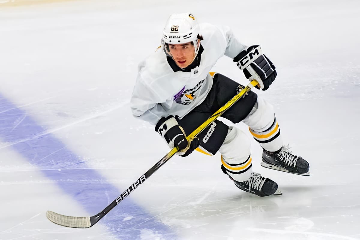 Penguins sign Brayden Yager to three-year, entry-level contract
