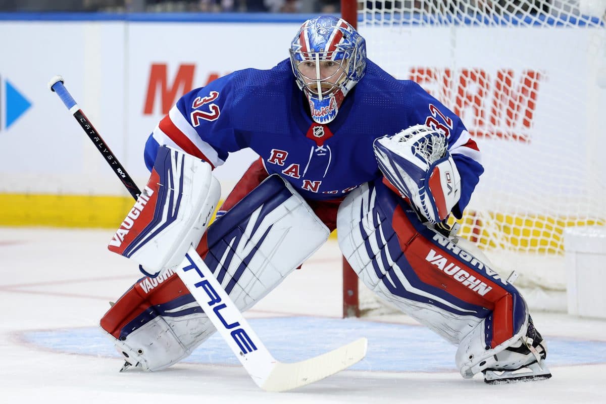 Rangers sign Jonathan Quick to one-year extension