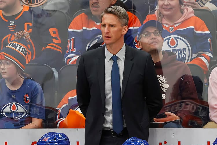 Oilers sign coach Kris Knoblauch to three-year extension