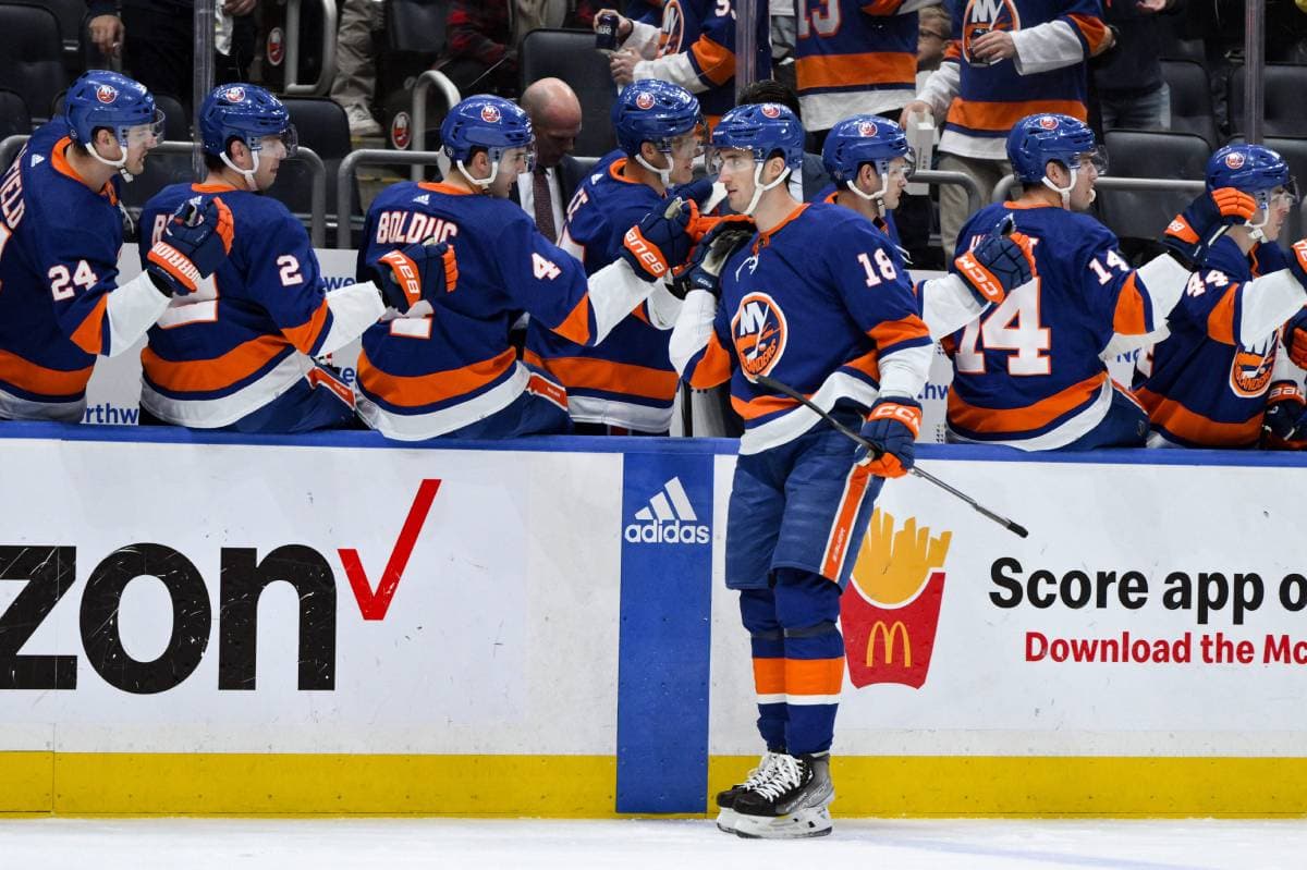 Islanders’ Pierre Engvall out 2-3 weeks after offseason hip surgery