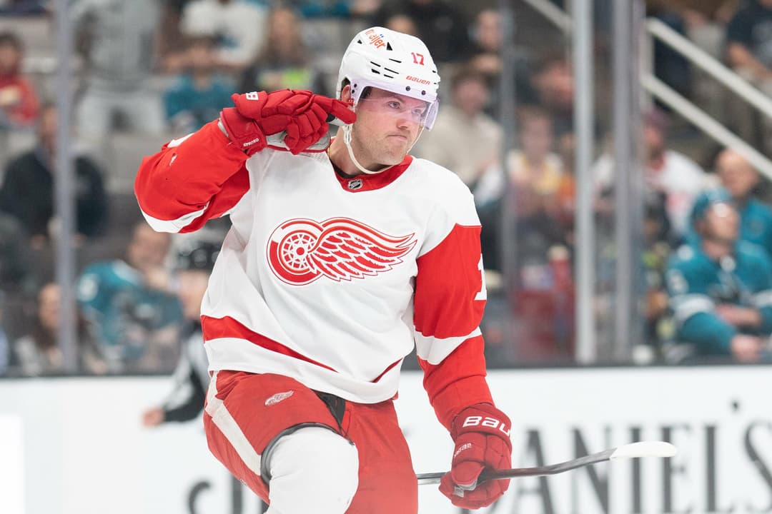 Canucks sign Daniel Sprong to one-year, $975,000 contract