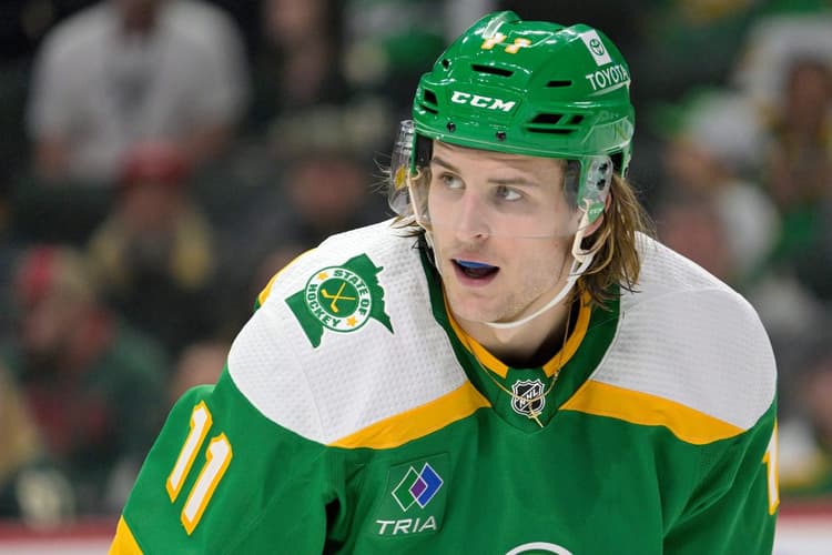 Islanders sign Adam Beckman to one-year, two-way contract