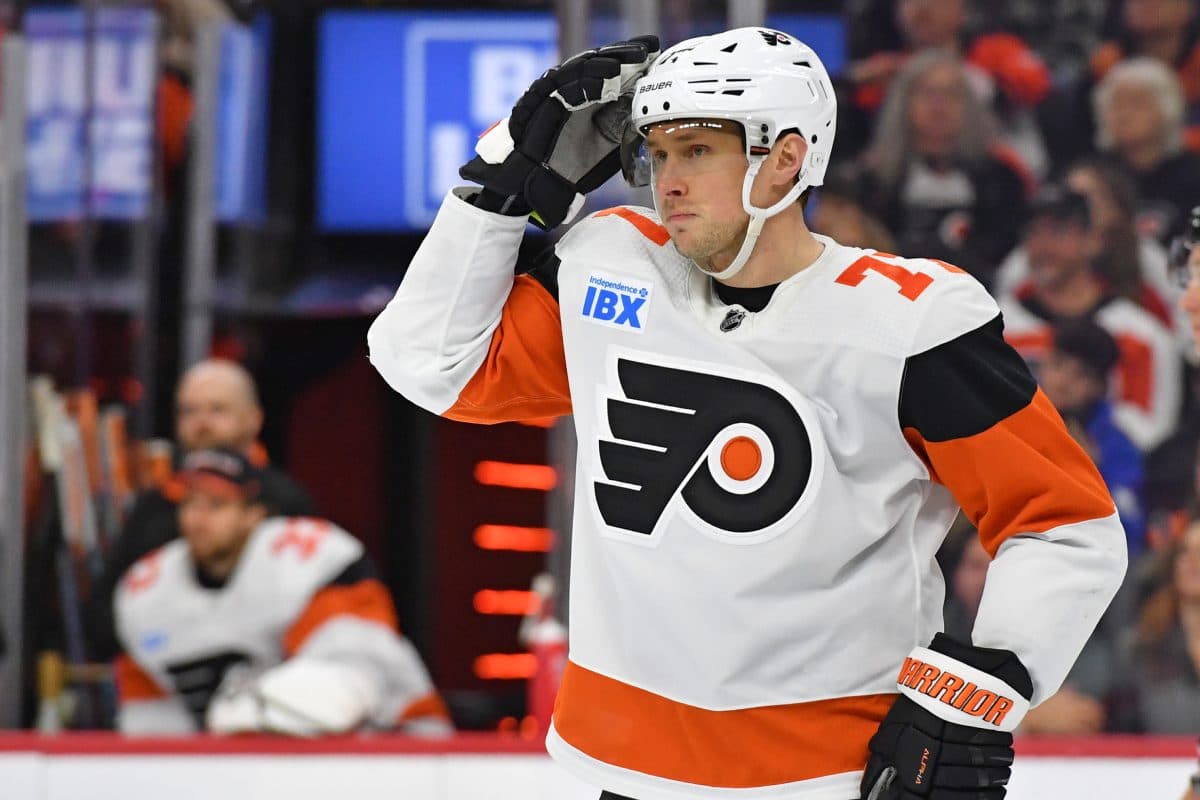 Flyers re-sign Erik Johnson to one-year, $1 million contract - Daily ...