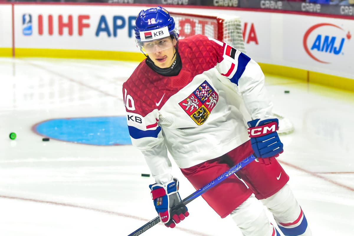 Blues sign Adam Jecho, Lukas Fischer to entry-level contracts