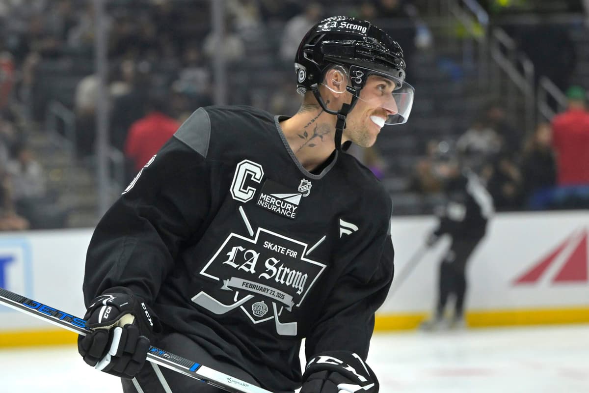 Justin Bieber, Jeremy Roenick get into “fight” during charity game ...