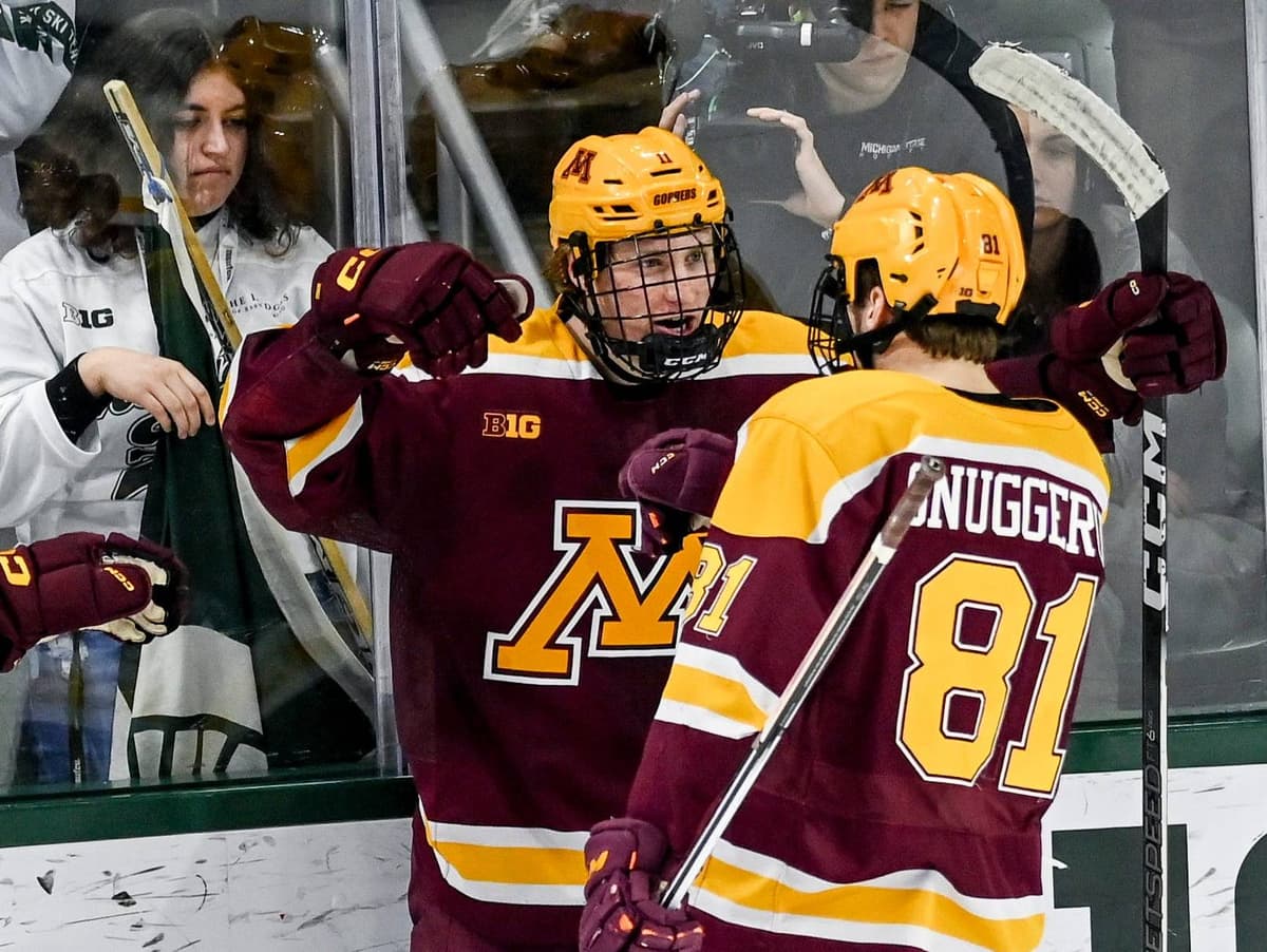 Blackhawks to sign Oliver Moore, Sam Rinzel to entry-level contracts