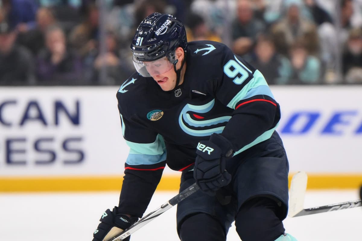 Devils acquire Daniel Sprong from Kraken for seventh-round pick