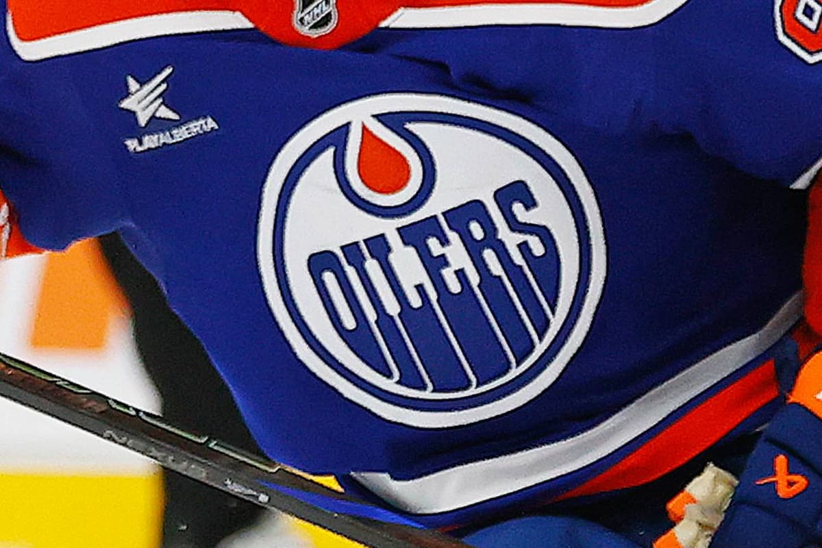 Oilers sign Nathaniel Day to entry-level contract