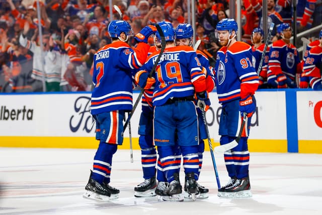 Oilers never lost control in Game 4 victory