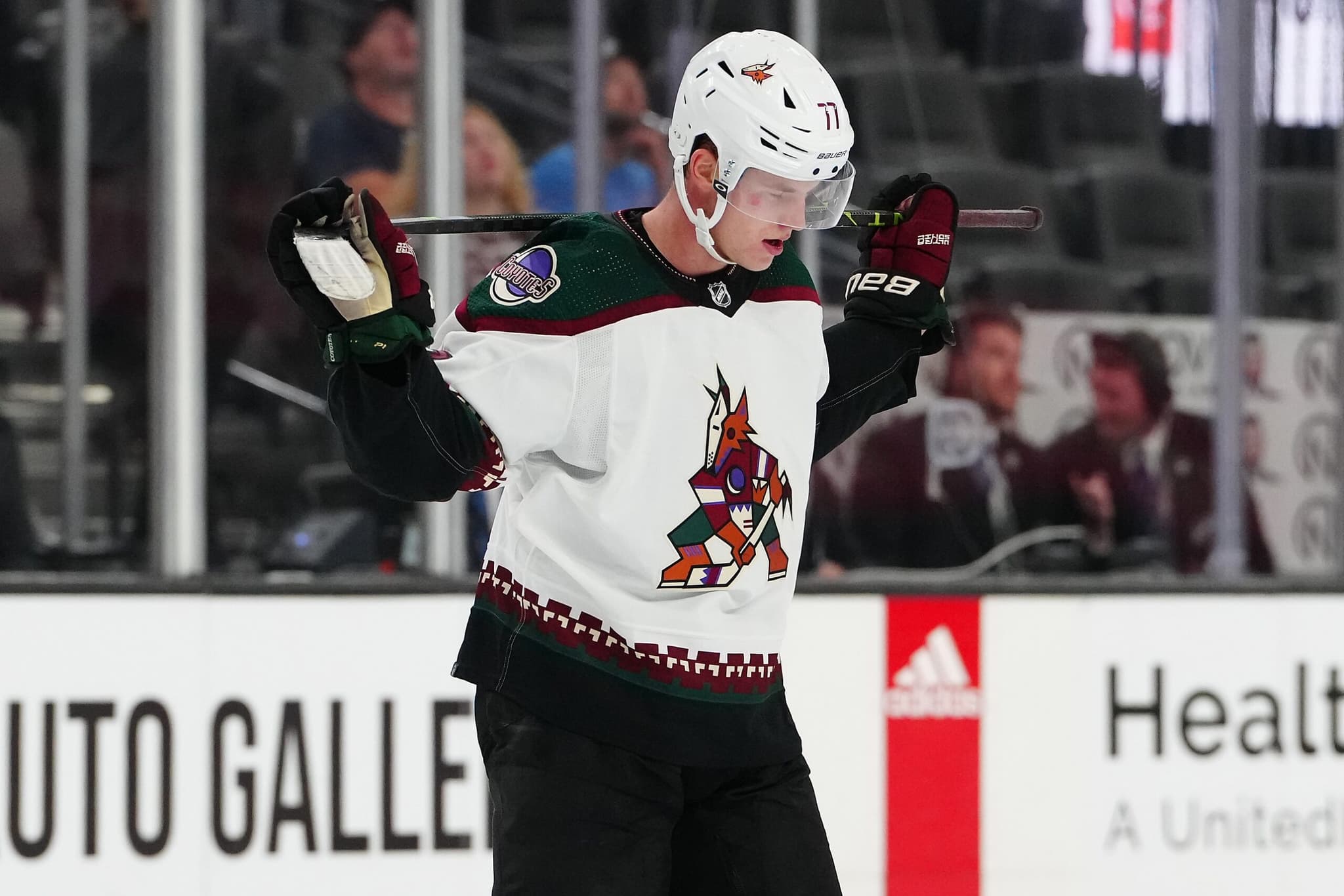 Bruins sign Victor Soderstrom to one-year contract