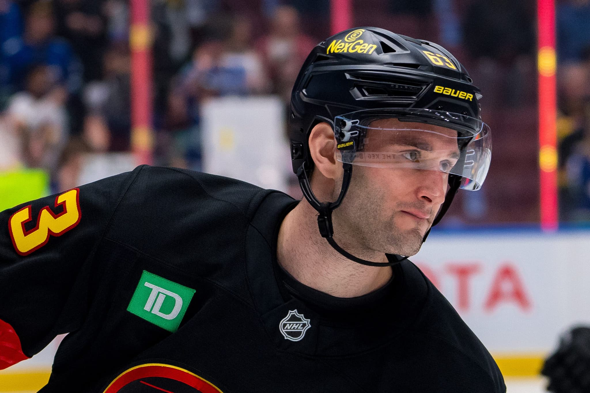 Canucks sign Max Sasson to two-year extension