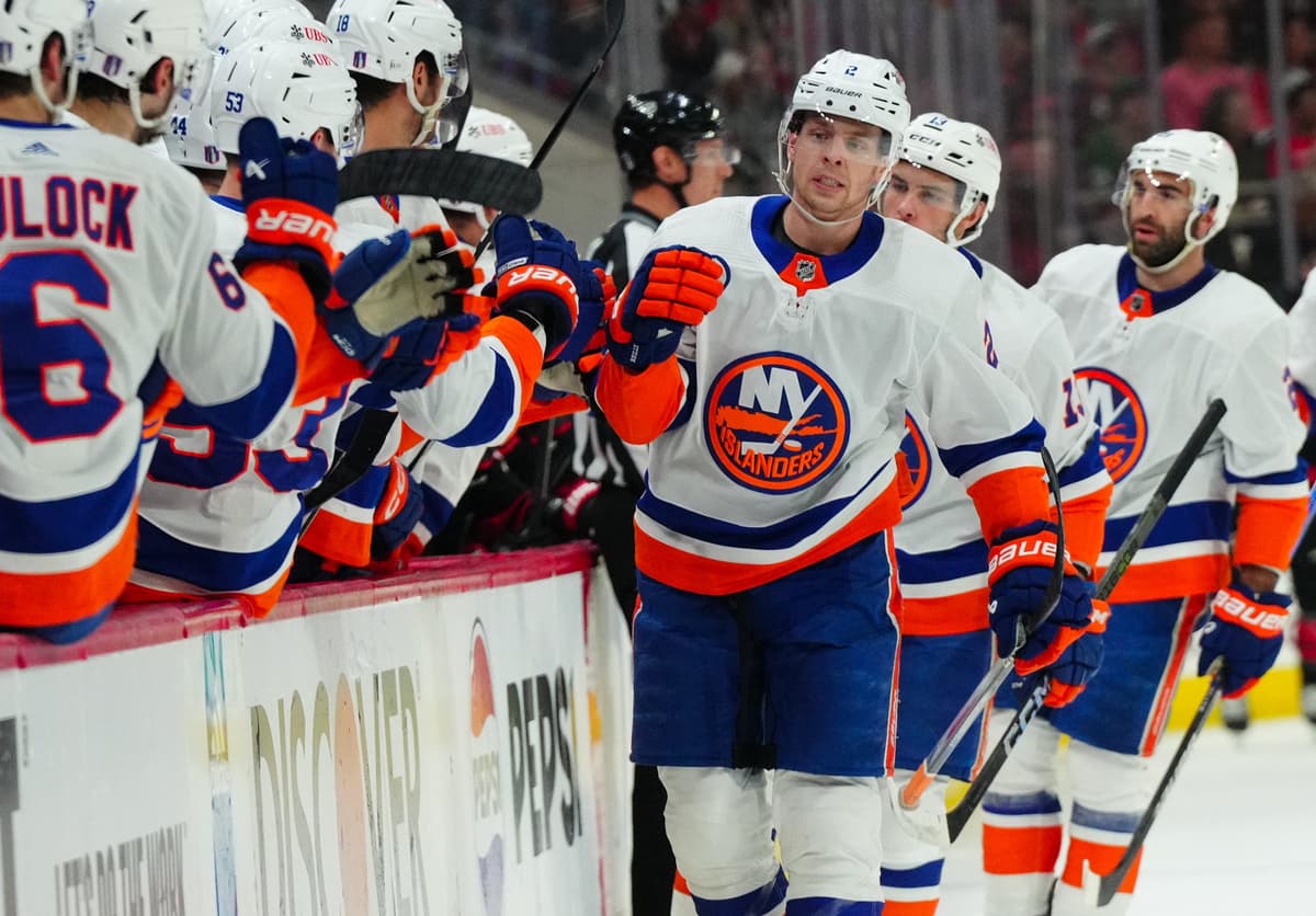 Carolina Hurricanes sign Mike Reilly to one-year contract
