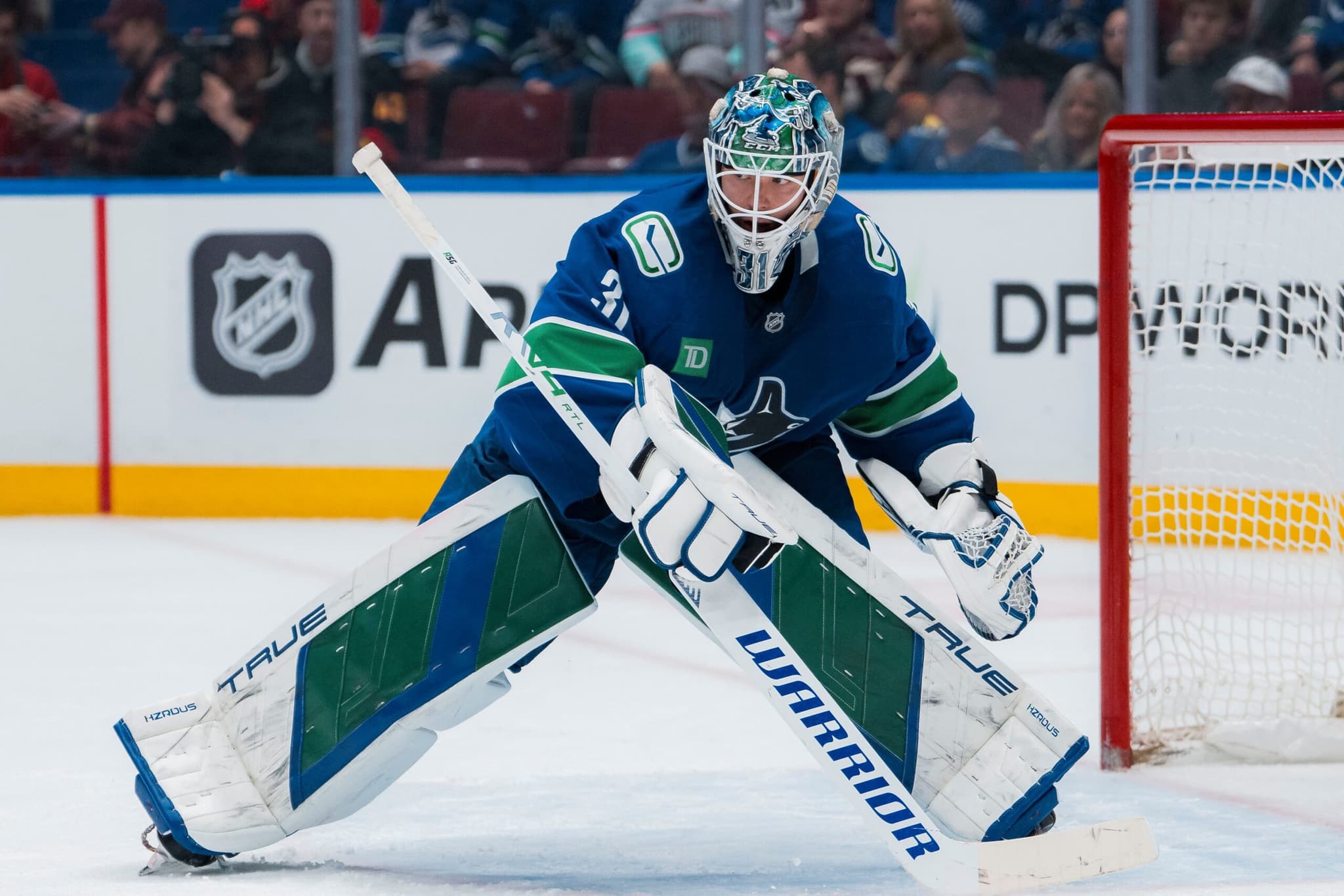 Canucks trade Arturs Silovs to Penguins for Chase Stillman, 2027 pick