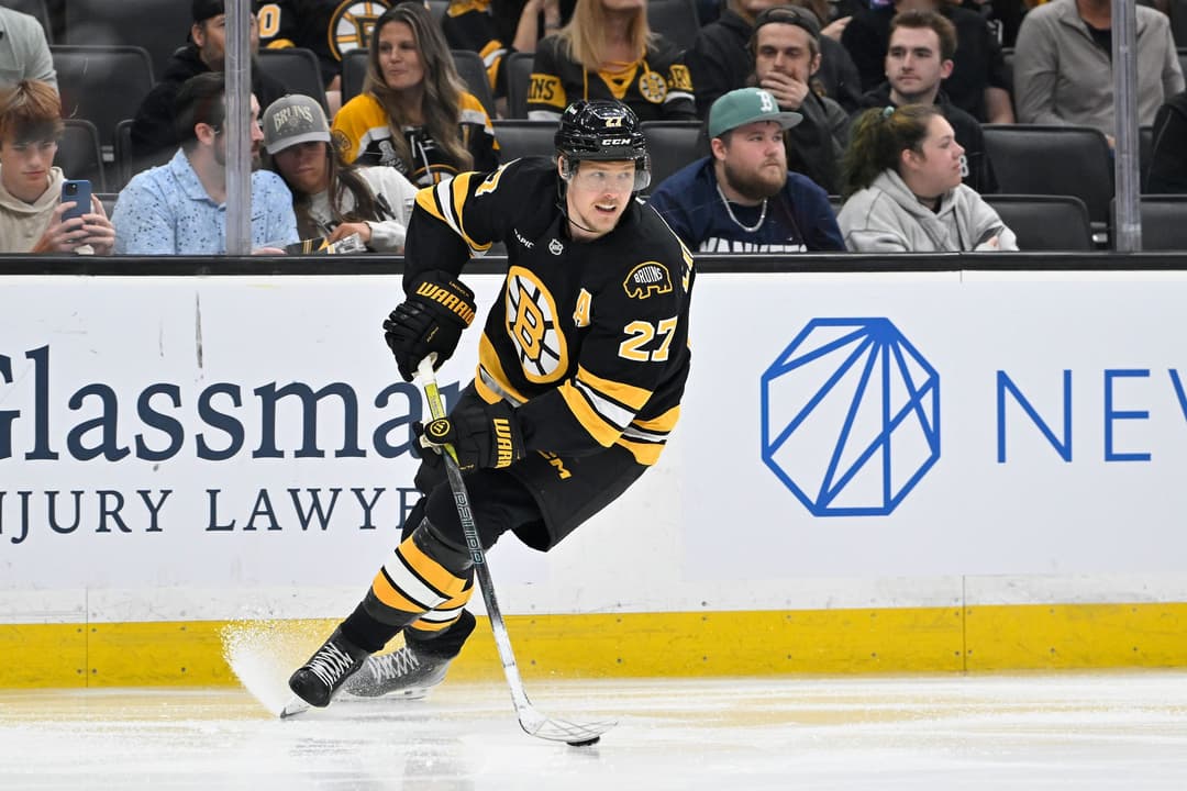 Bruins’ Hampus Lindholm leaves game with lower-body injury