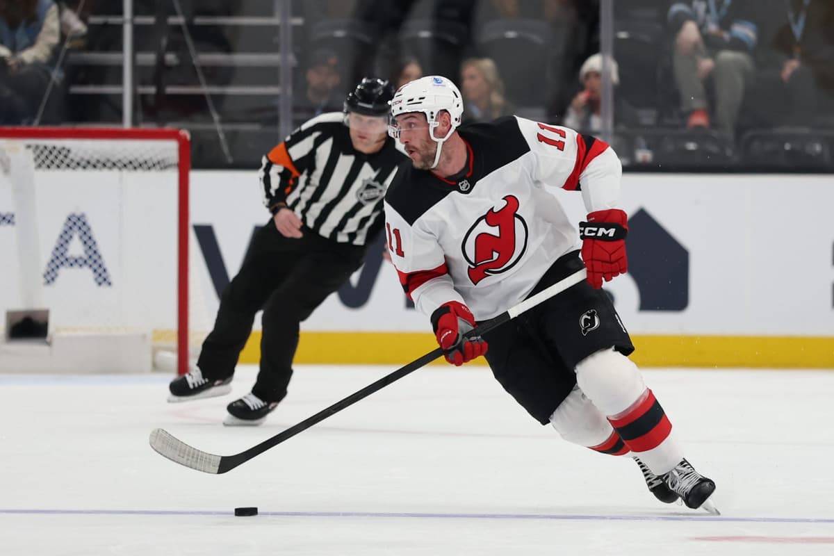 Devils’ Stefan Noesen undergoes knee surgery, Zack MacEwen out for season