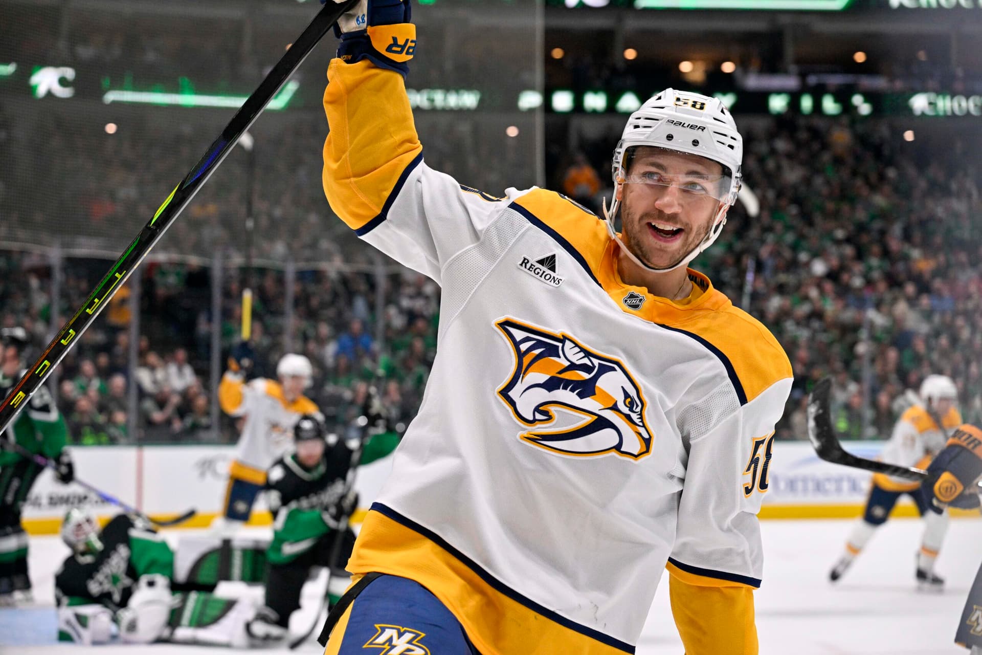 Stars acquire Michael Bunting from Predators for draft pick