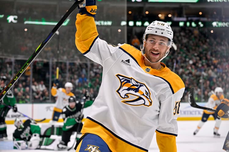 Stars acquire Michael Bunting from Predators for draft pick