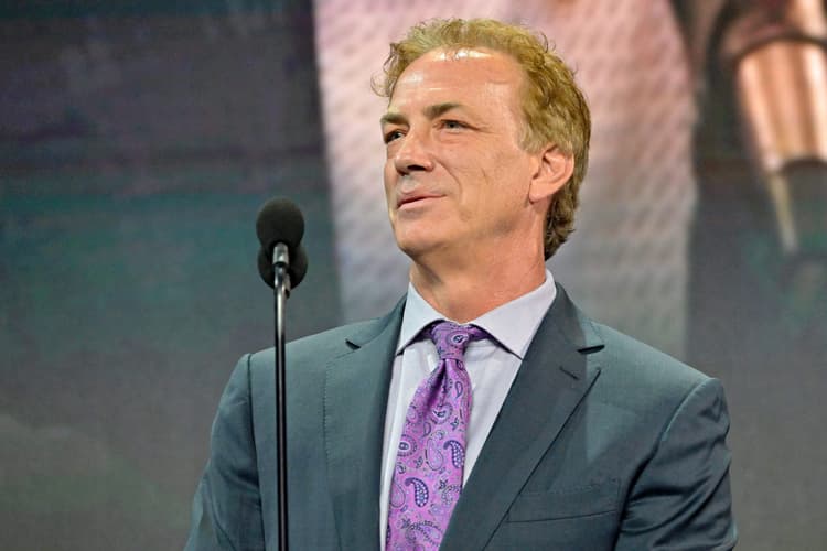 Avalanche’s Joe Sakic to resume GM duties following Chris MacFarland’s ...