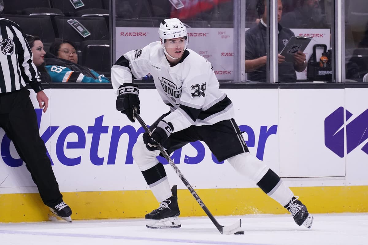 Ducks sign forward Jeff Malott to three-year deal - BVM Sports