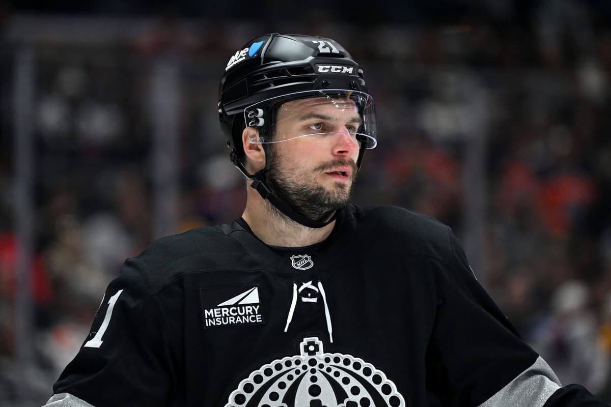 Kings sign Scott Laughton to three-year contract - BVM Sports